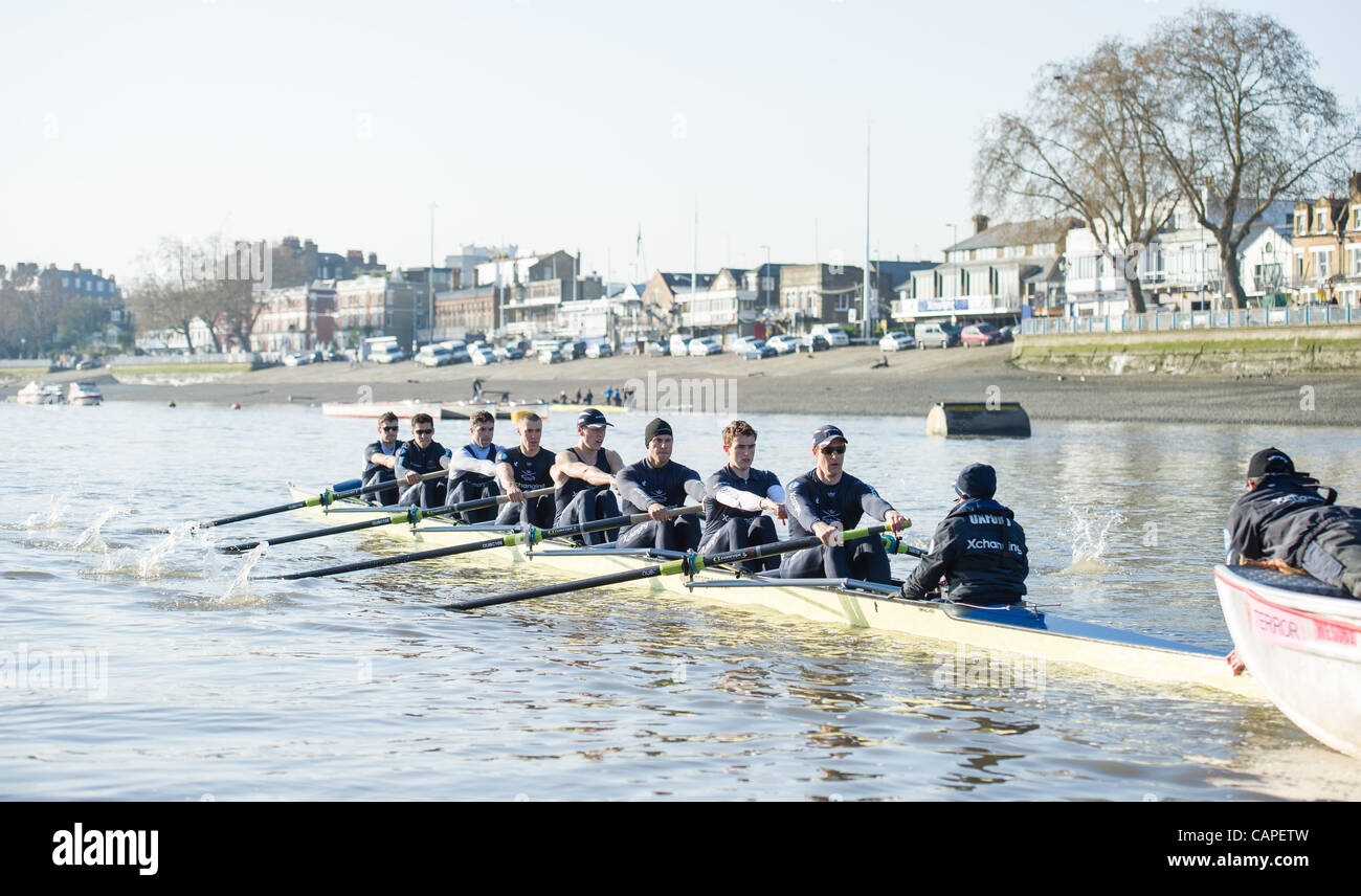 River Thames, London, UK. 06/04/2012. The 158th Xchanging Oxford ...
