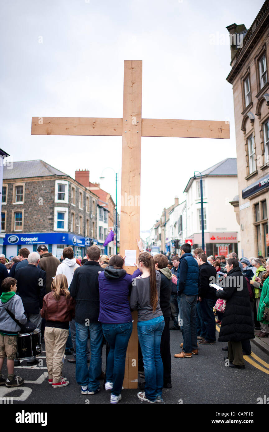 Christians singing hi-res stock photography and images - Alamy