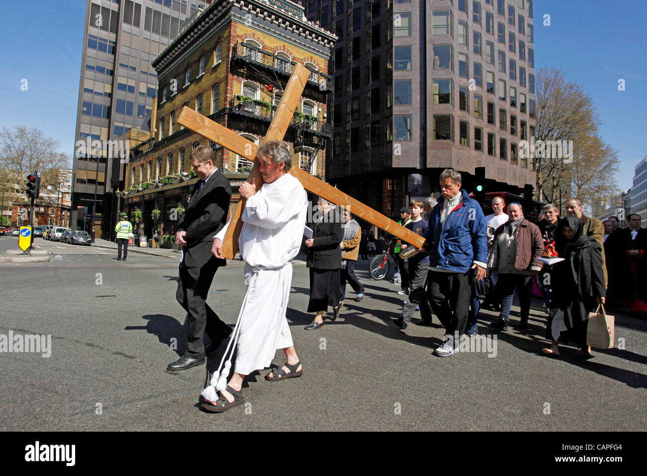 Procession of the way of the cross hi-res stock photography and images ...