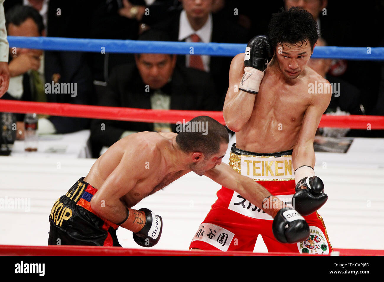 (L to R) Vic Darchinyan (AUS), Shinsuke Yamanaka (JPN), APRIL 6, 2012 ...
