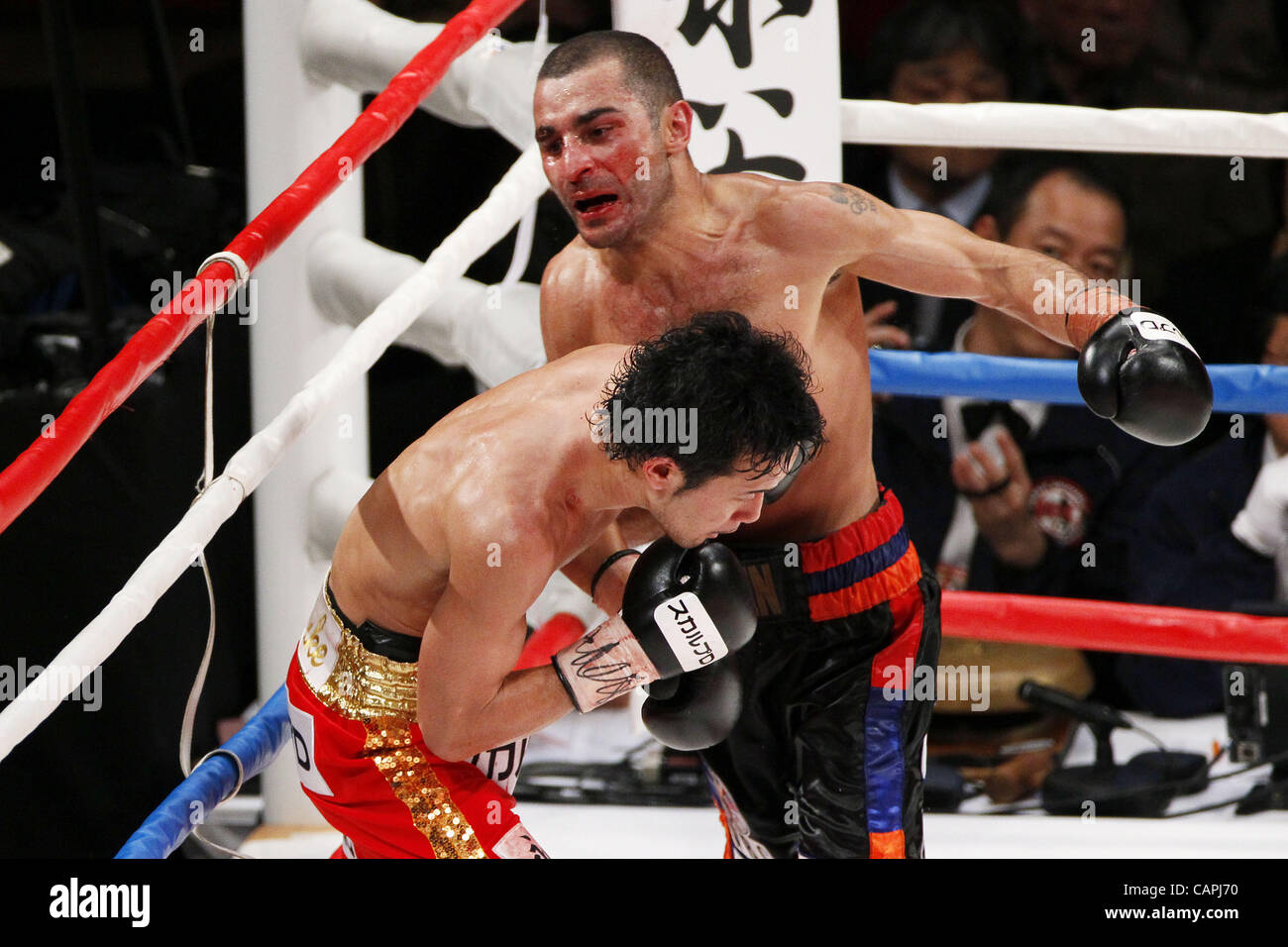 (L to R) Shinsuke Yamanaka (JPN), Vic Darchinyan (AUS), APRIL 6, 2012 ...