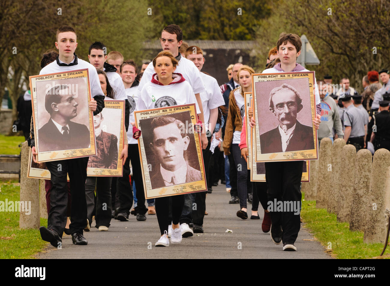 Youth from the Mairead Farrell Sinn Fein Youth Group with photographs ...