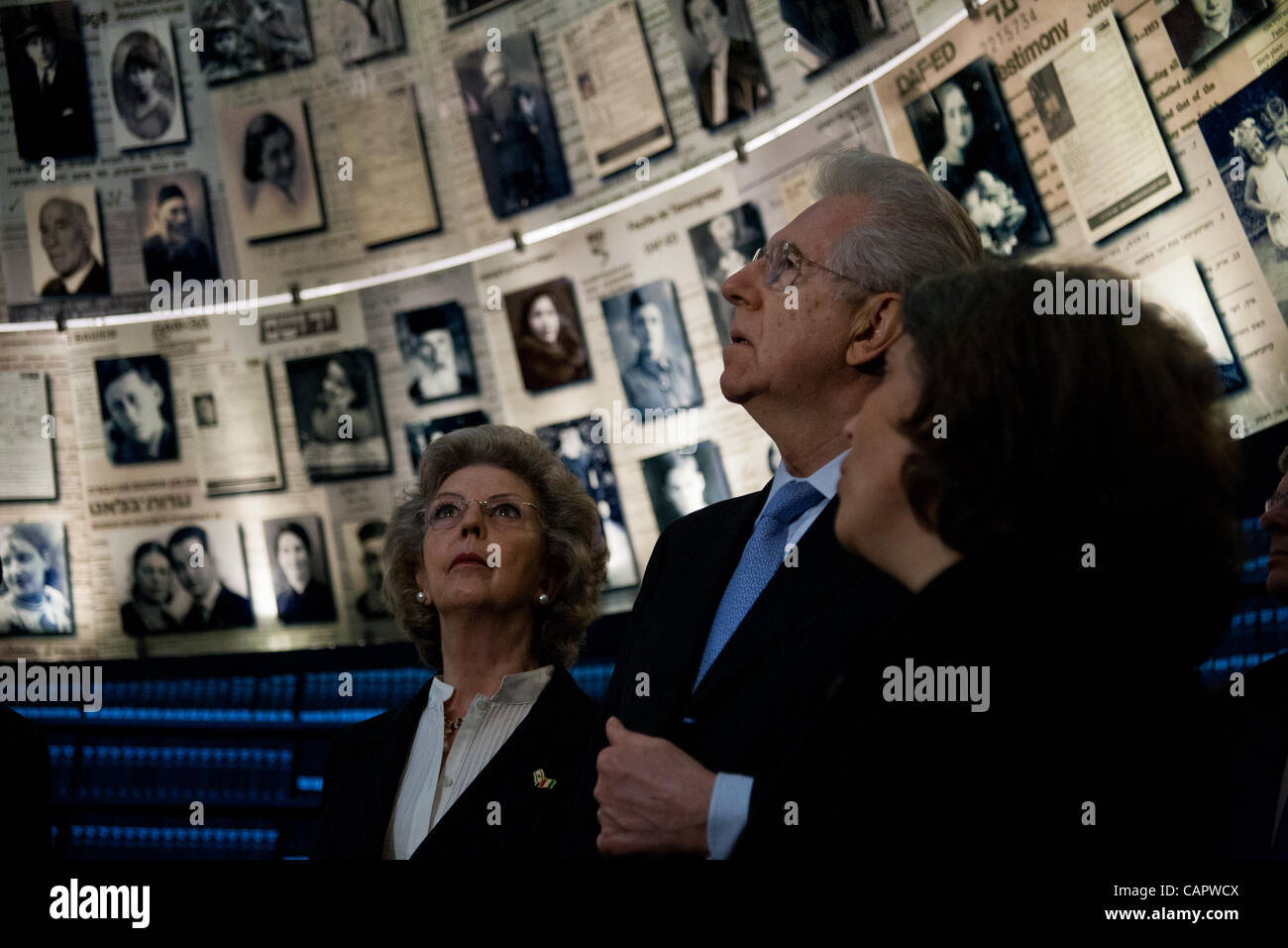 Italian Prime Minister Mario Monti And His Wife Antonioli Receive Italian Prime Minister Mario Monti And His Wife Antonioli Receive