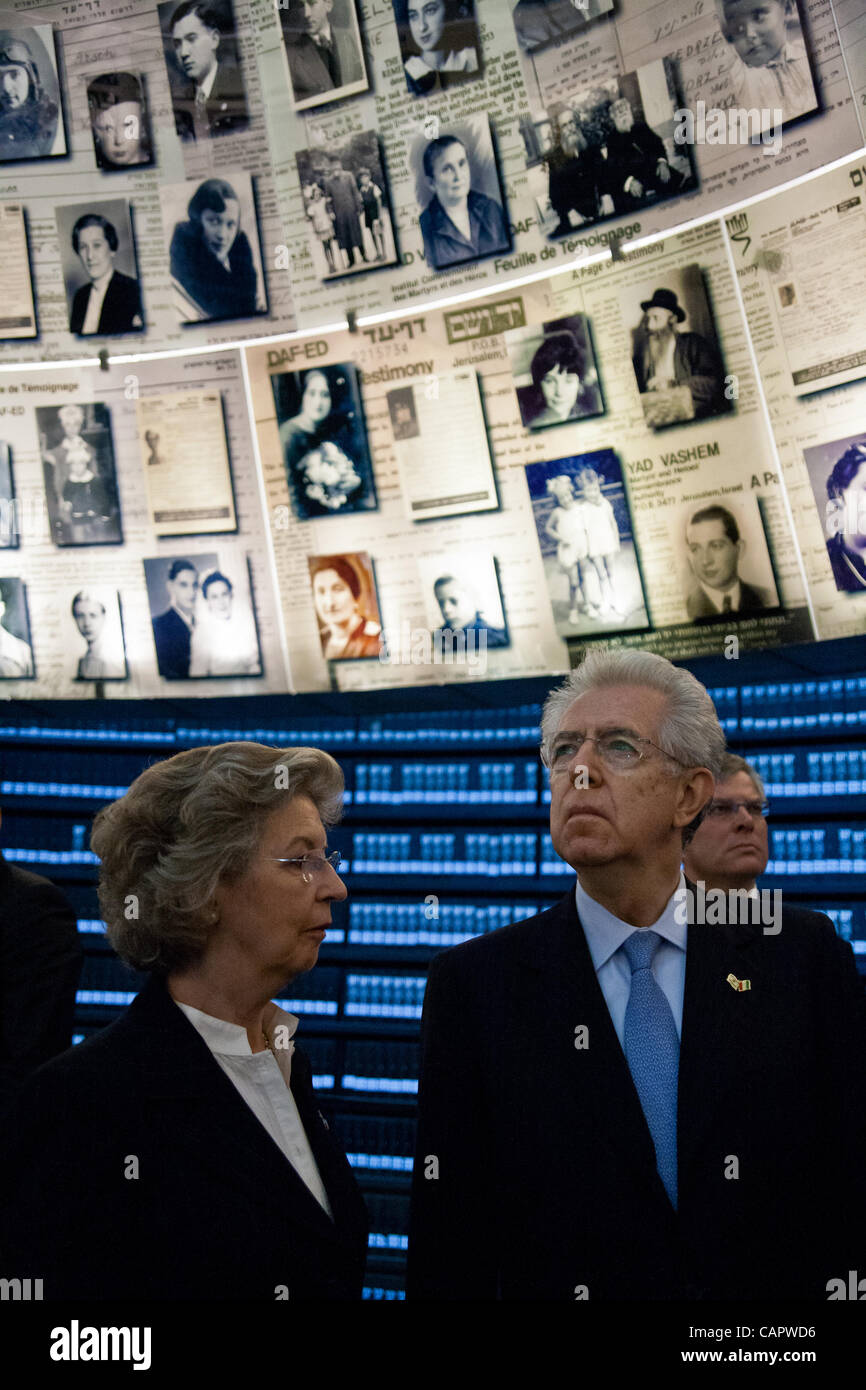 Italian Prime Minister Mario Monti And His Wife Antonioli Receive Italian Prime Minister Mario Monti And His Wife Antonioli Receive