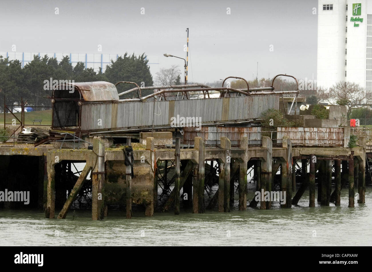 Old southampton docks hi-res stock photography and images - Alamy