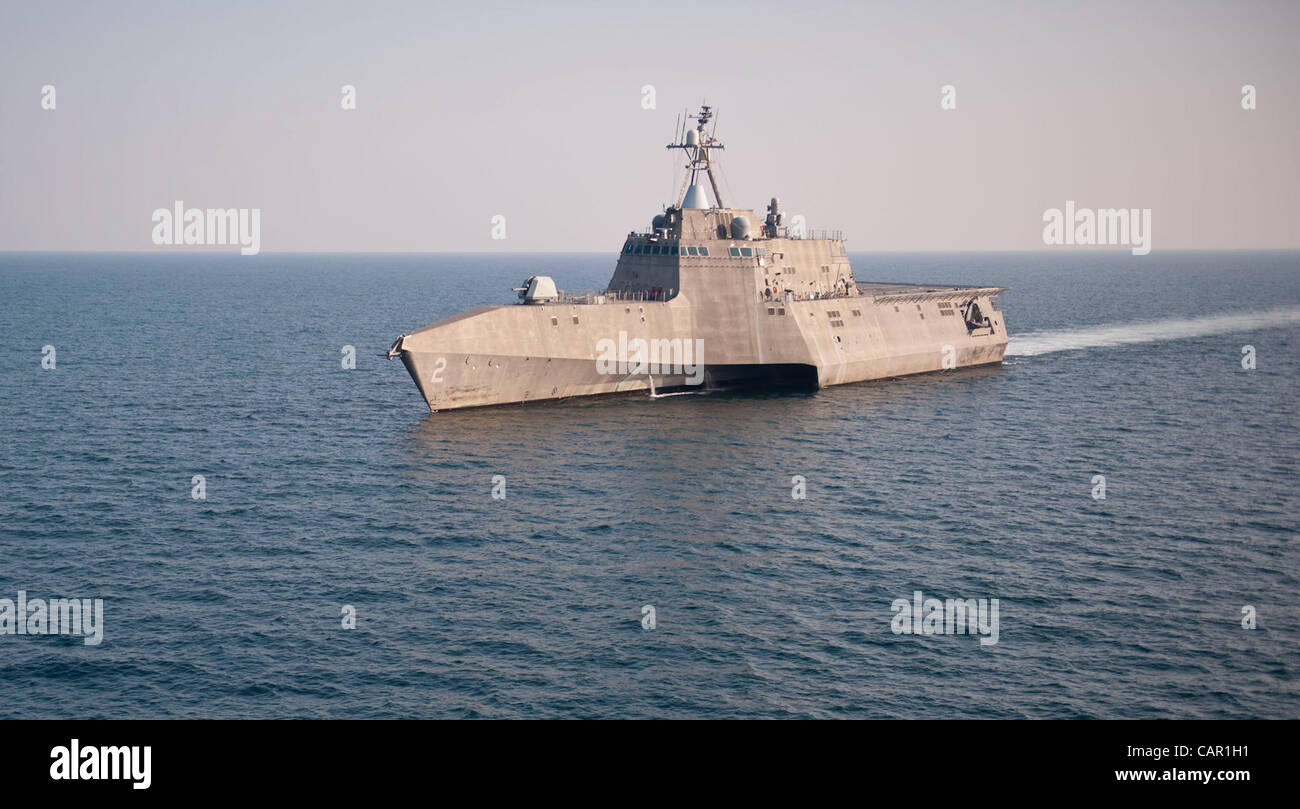 Littoral combat ship USS Independence (LCS 2) steams through the ...