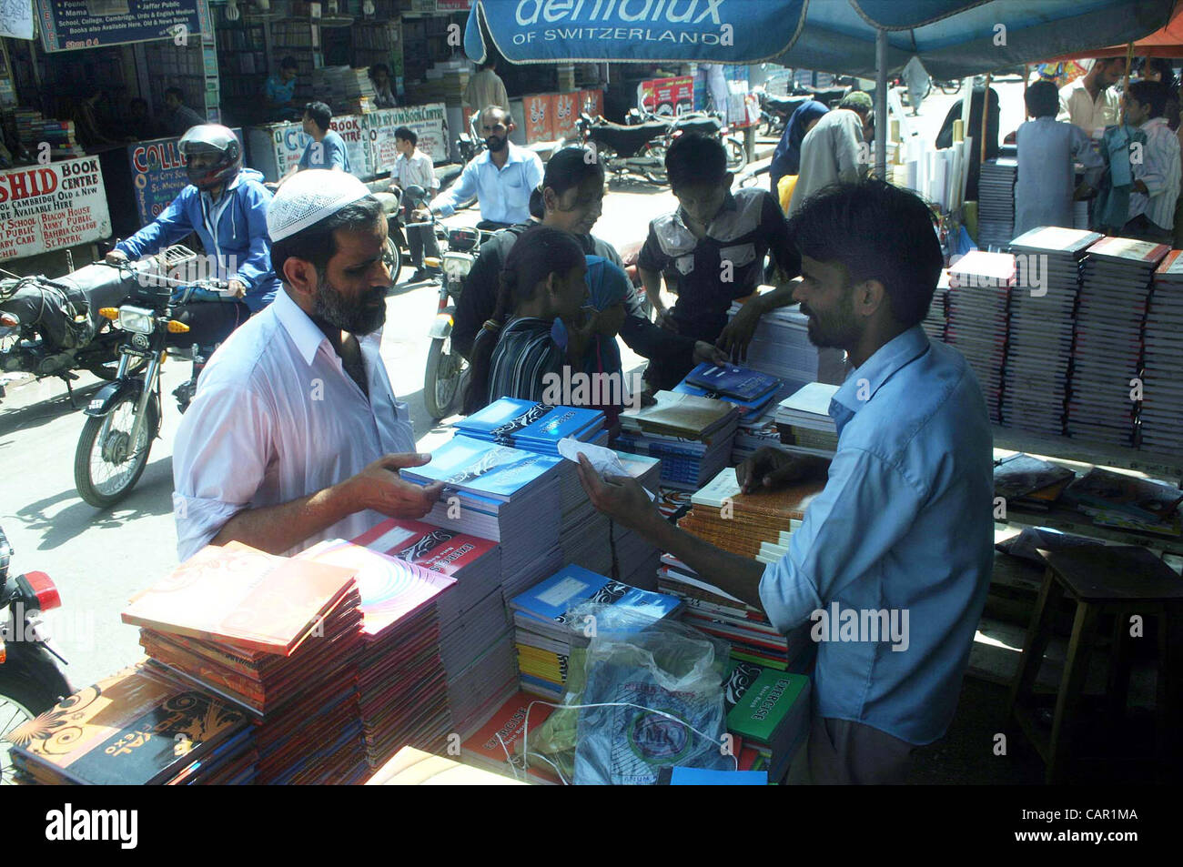 Parents busy to buy school books and copies at Urdu Bazaar in Karachi ... Parents busy to buy school books and copies at Urdu Bazaar in Karachi ...
