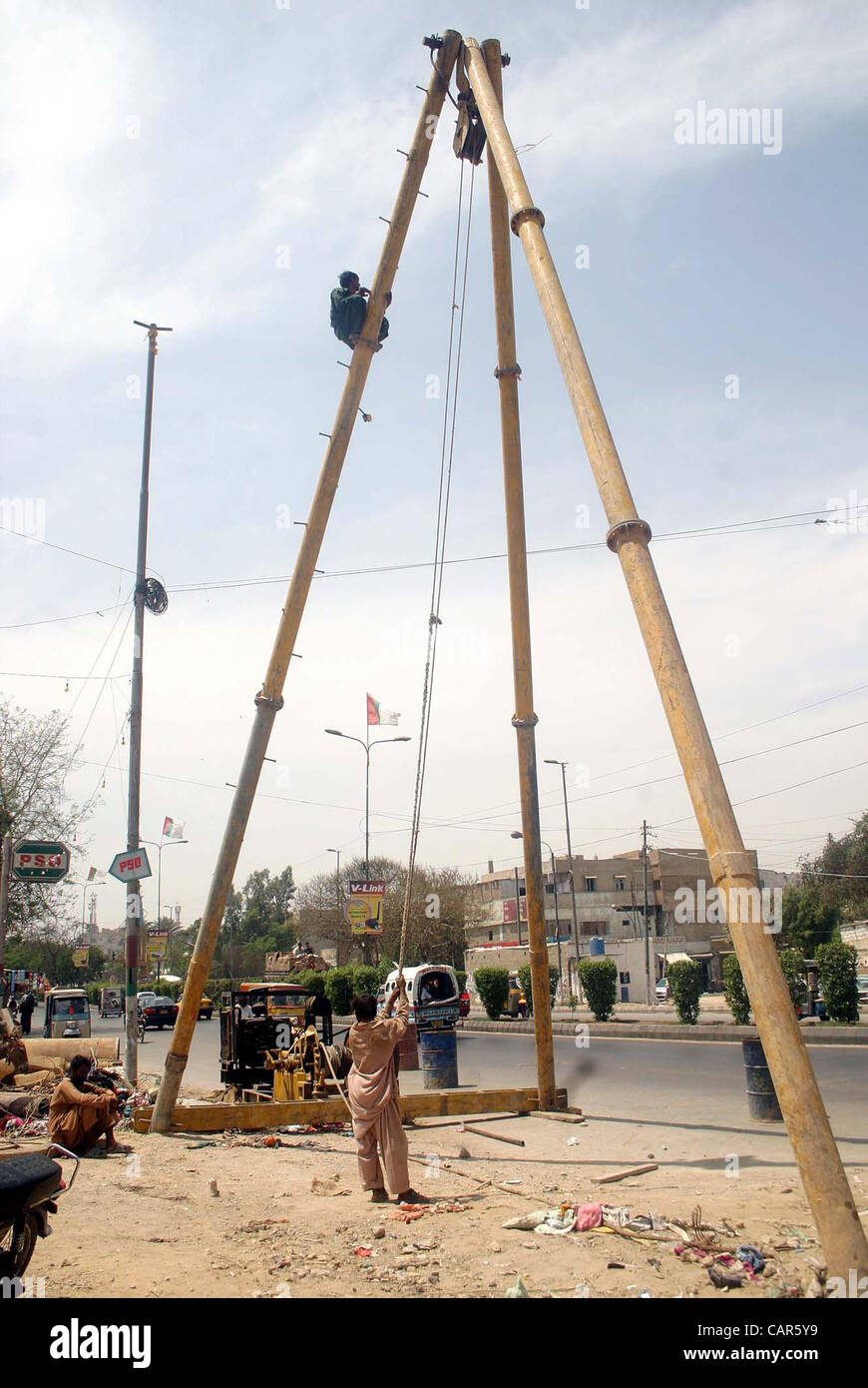 Liaquatabad area karachi labors busy hi-res stock photography and ...