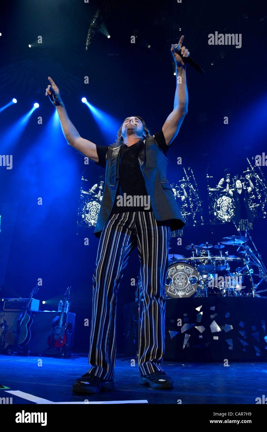 Fernando "Fher" Olvera inside for MANA in Concert - Drama y Luz Tour ...