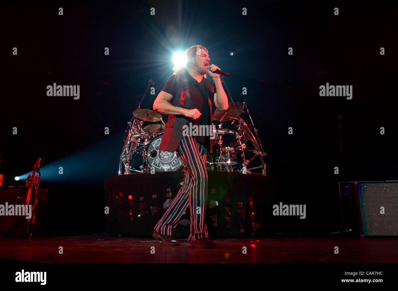 Fernando "Fher" Olvera inside for MANA in Concert - Drama y Luz Tour ...