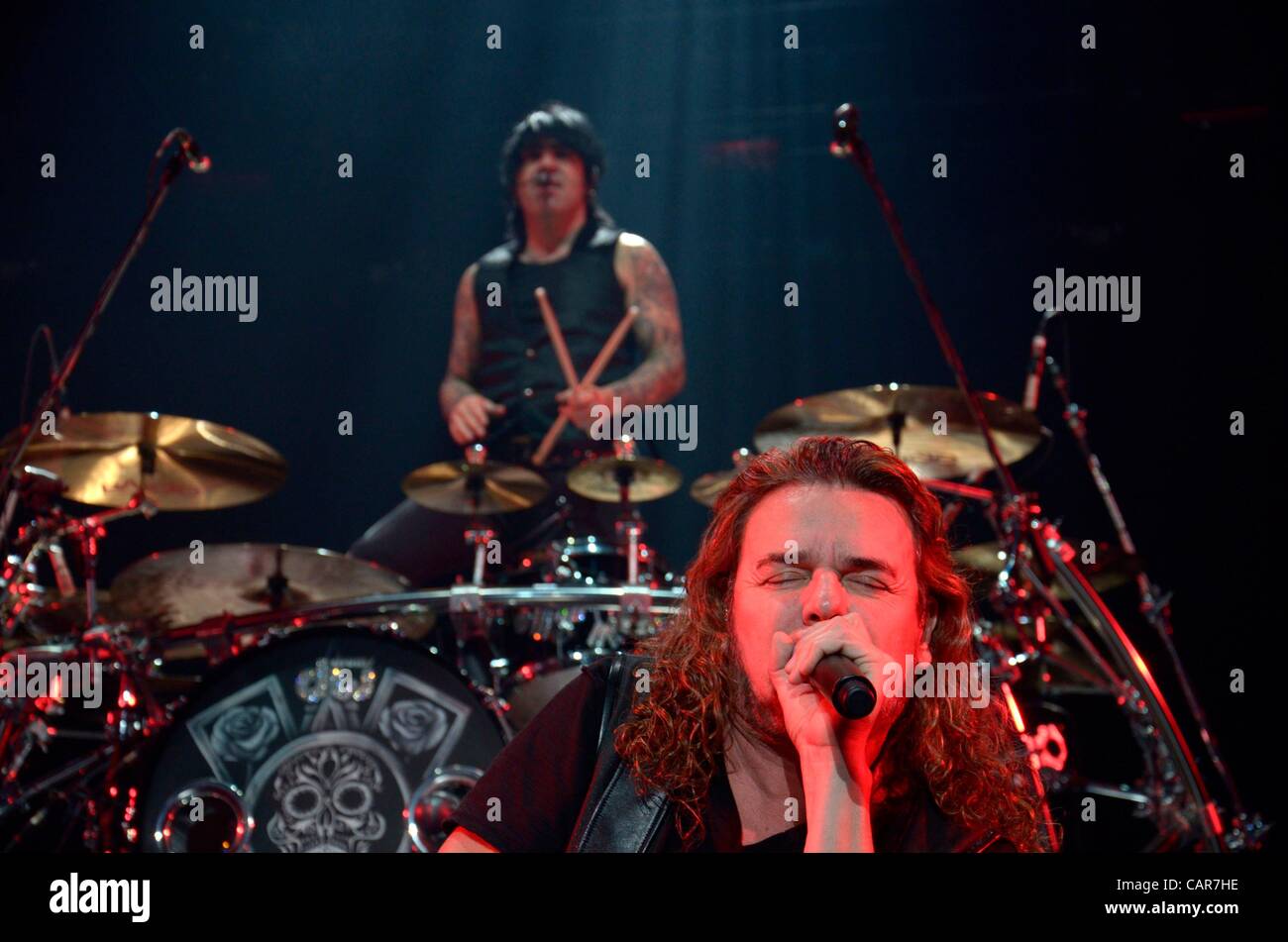 Fernando "Fher" Olvera, Alex González inside for MANA in Concert ...