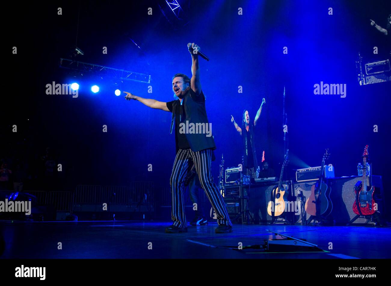 Fernando "Fher" Olvera inside for MANA in Concert - Drama y Luz Tour ...