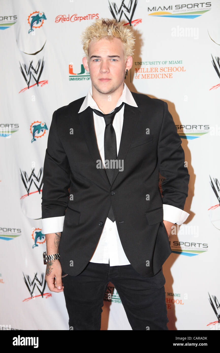 American Idol star, James Durbin poses for media on the red carpet at ...