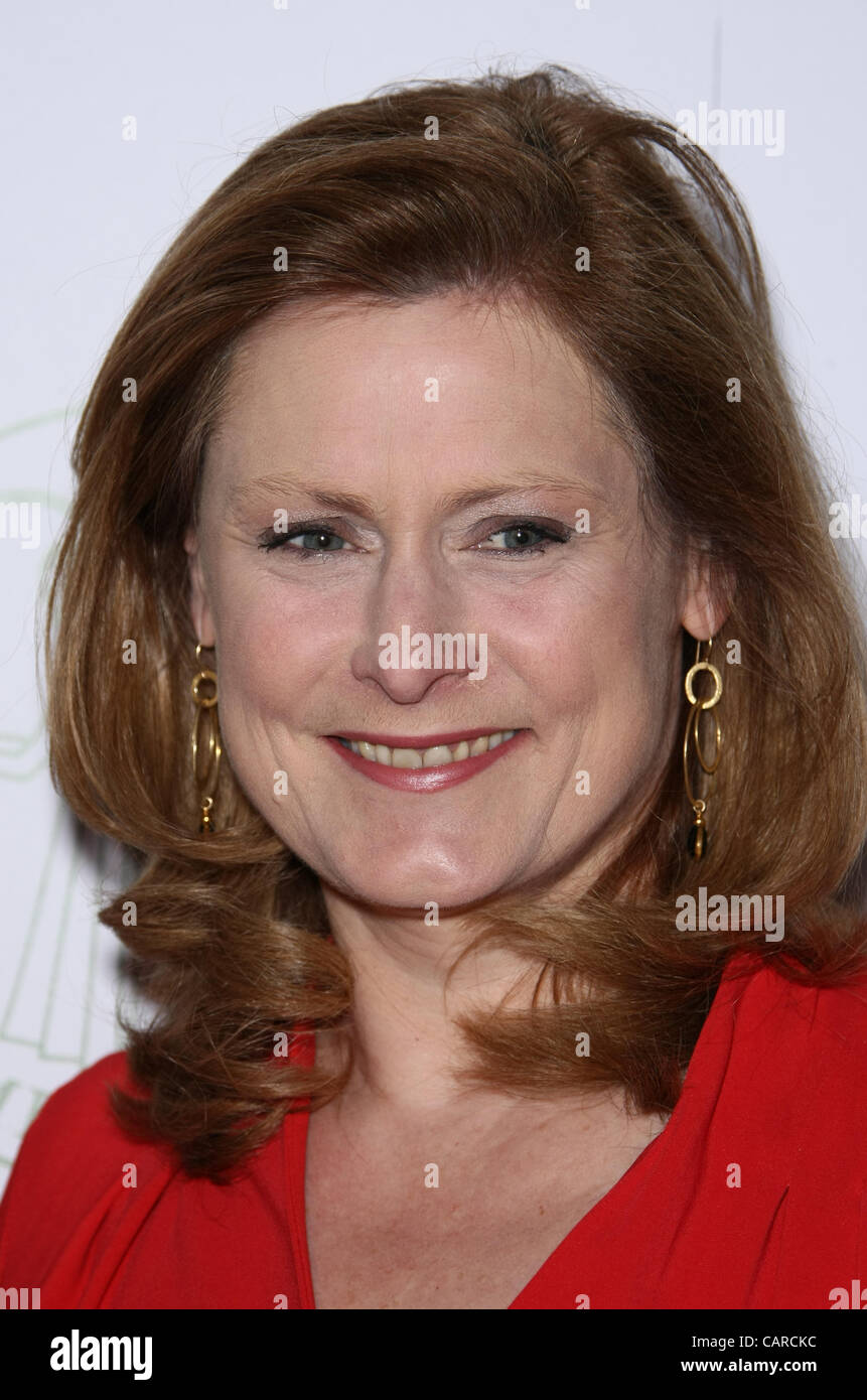 SARAH BROWN WOMEN'S GUILD HONORS SARAH BROWN WITH THE WOMAN OF THE 21ST ...