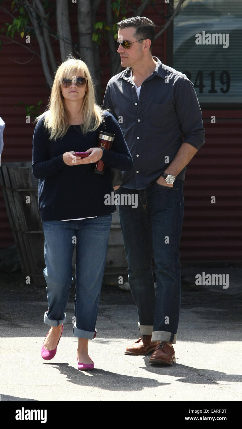 REESE WITHERSPOON & JIM TOTH REESE WITHERSPOON SIGHTING LOS ANGELES ...