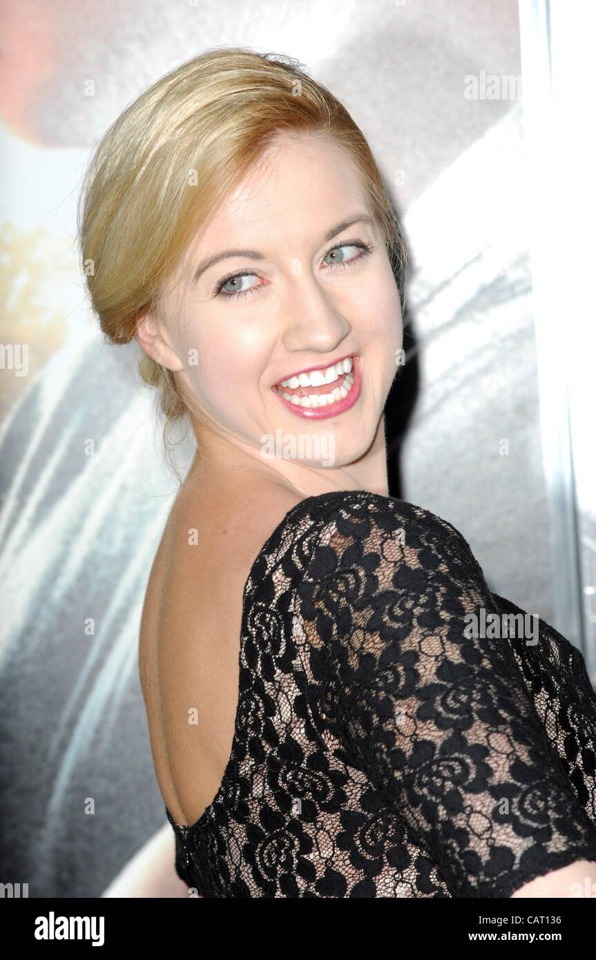 Laura Linda at arrivals for THE LUCKY ONE Premiere, Grauman's Chinese ...