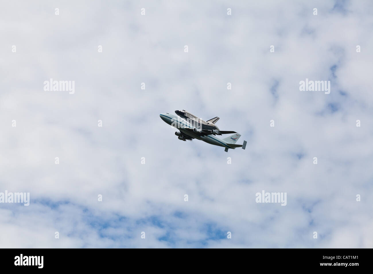 Space shuttle over washington dc hi-res stock photography and images ...