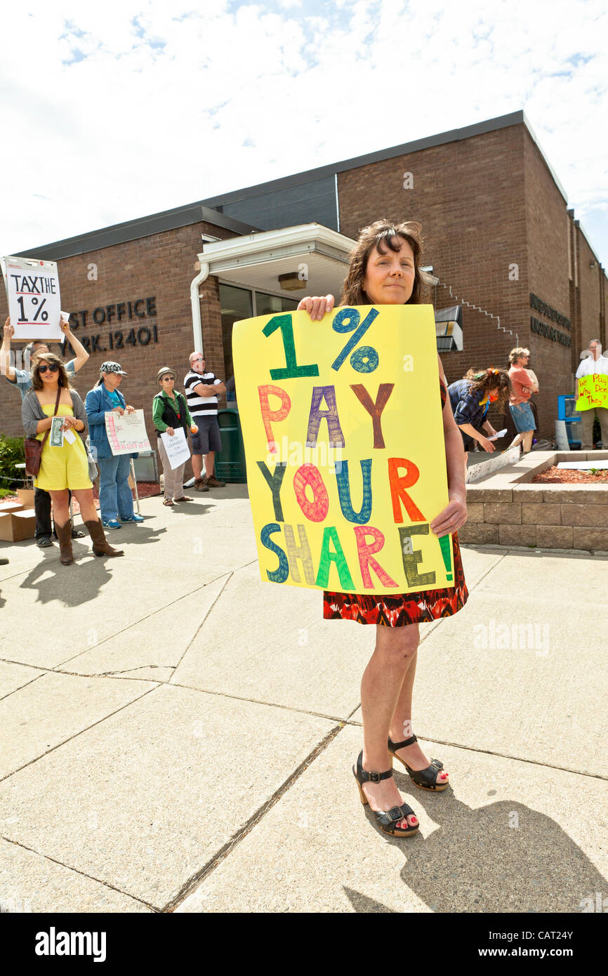 Tax protester hi-res stock photography and images - Alamy