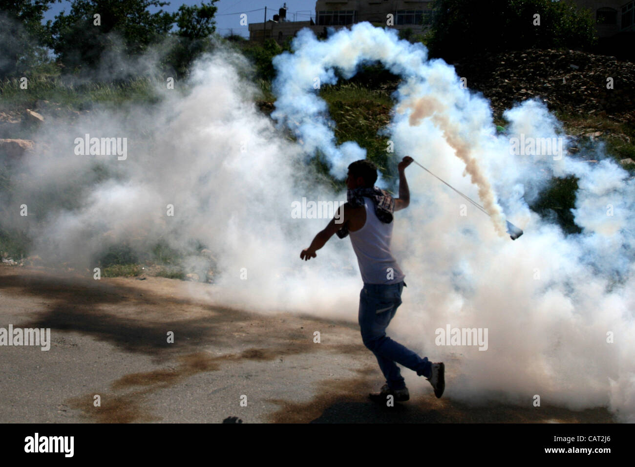 Fire throwing hi-res stock photography and images - Alamy