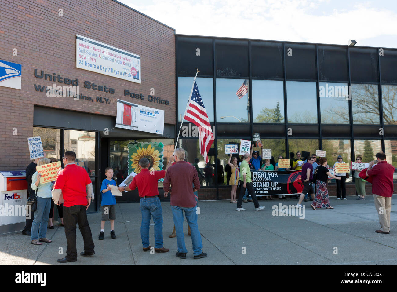 Members of the Communications Workers of America (CWA Local 1103) and ...