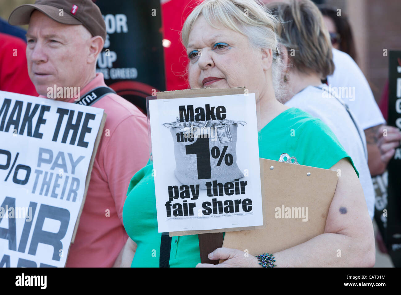 Members of the Communications Workers of America (CWA Local 1103) and ...