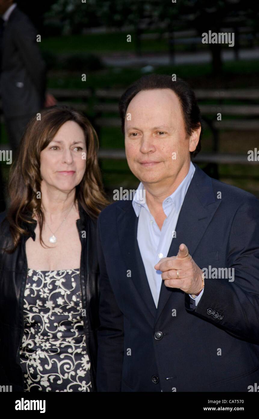 Janice Crystal, Billy Crystal at arrivals for Vanity Fair Party at ...