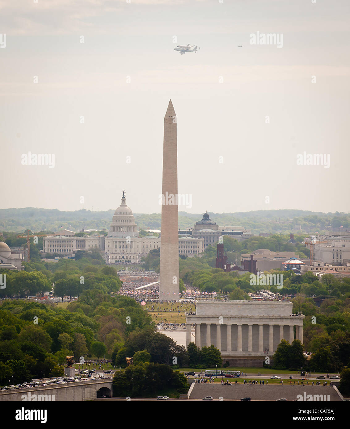 Space shuttle Discovery, mounted atop a NASA 747 Shuttle Carrier ...