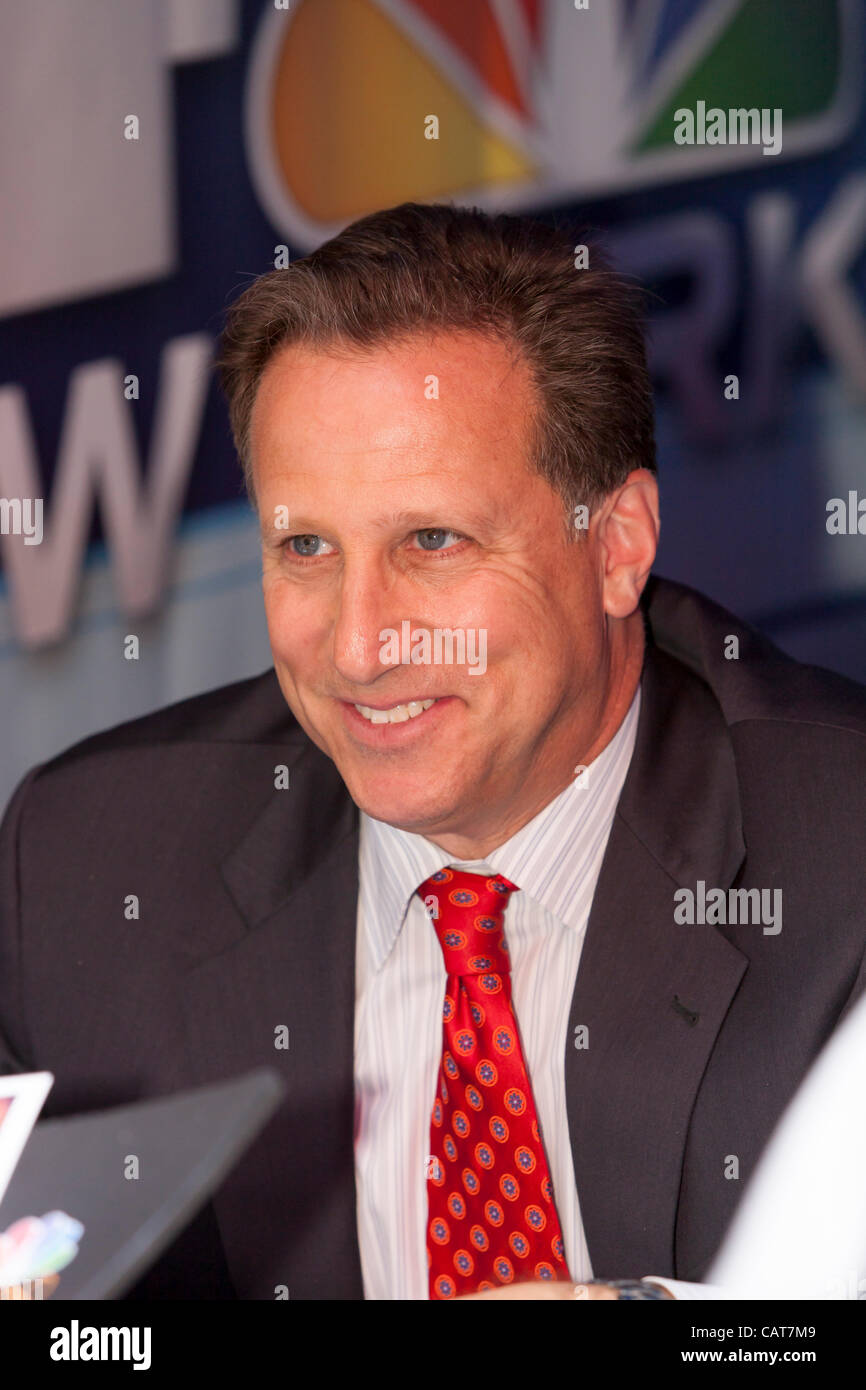 WNBC TV4 sports anchor Bruce Beck signs autographs at the Road to ...