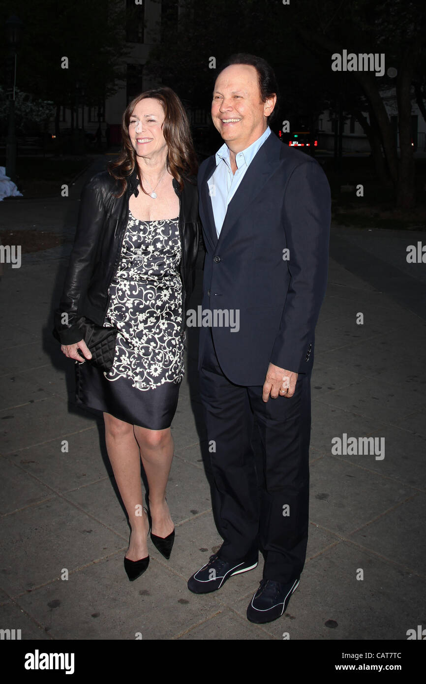NEW YORK - APRIL 17: Janice Crystal and actor Billy Crystal attend the ...