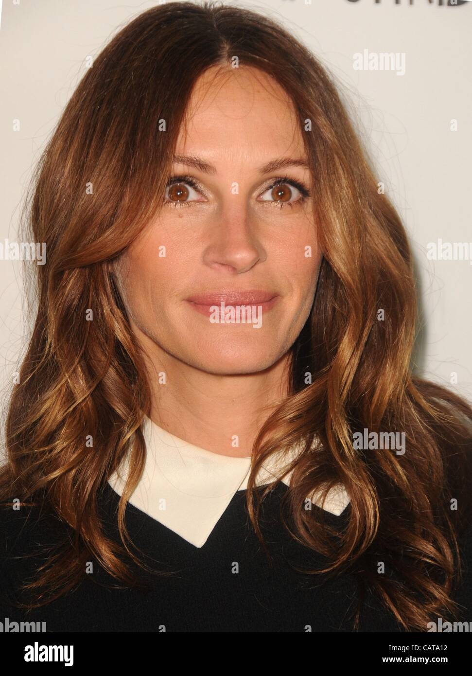 Julia Roberts at arrivals for JESUS HENRY CHRIST Premiere, Mann Chinese ...