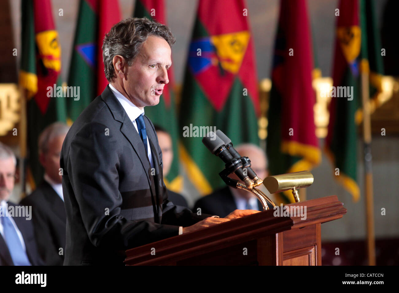 Speaks with timothy geithner hi-res stock photography and images - Alamy