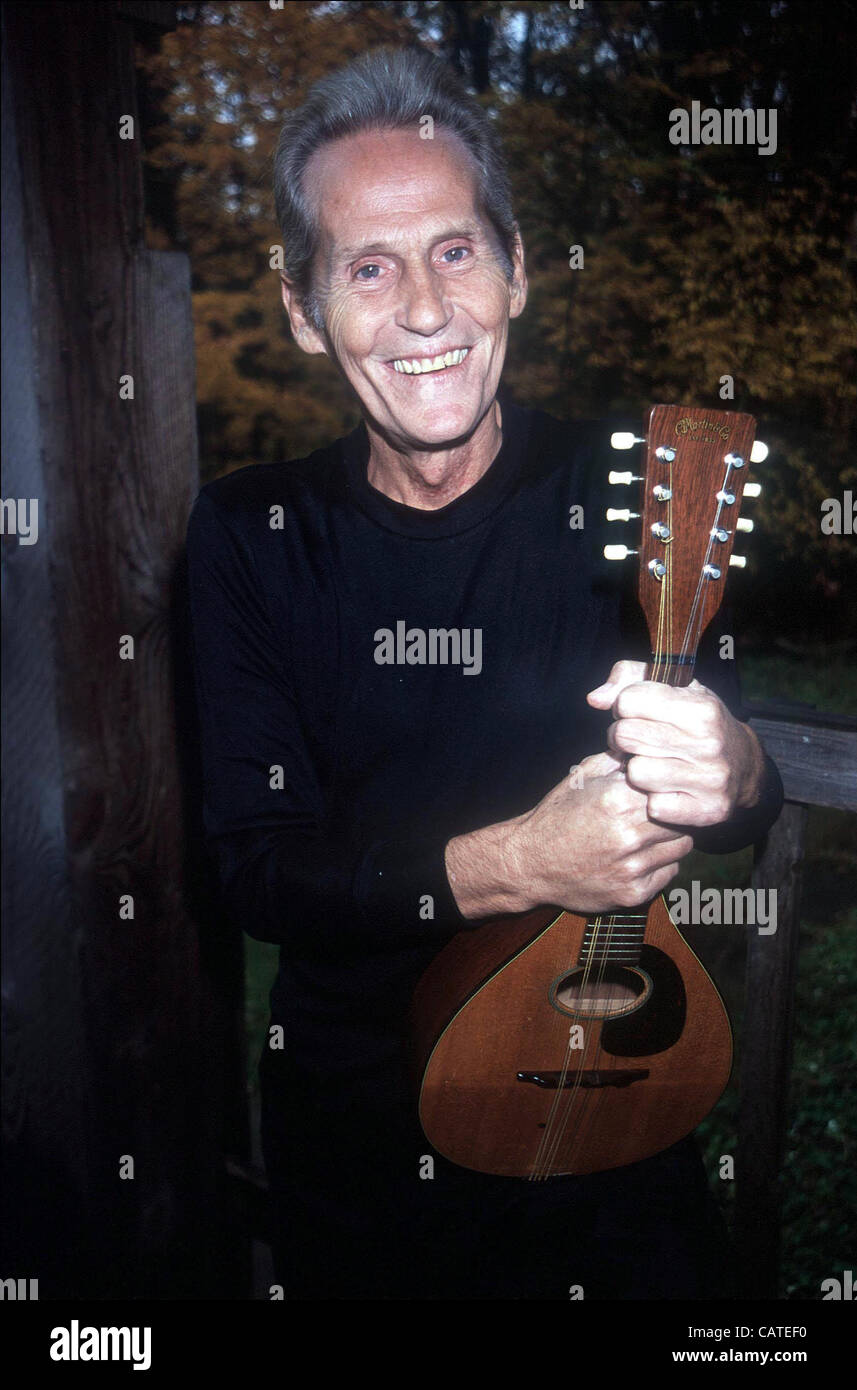 Levon helm hi-res stock photography and images - Alamy