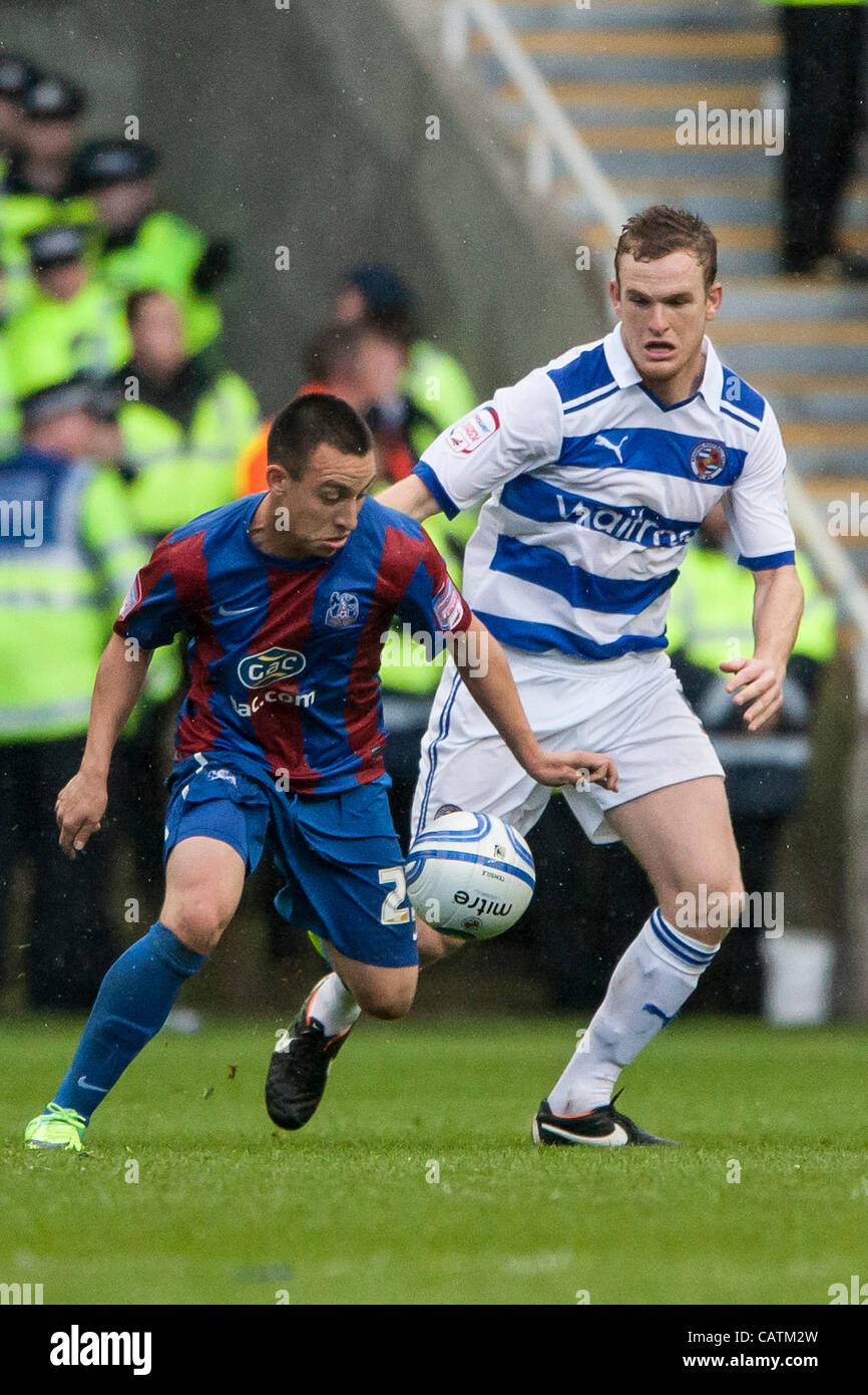 Alex pearce reading hi-res stock photography and images - Alamy