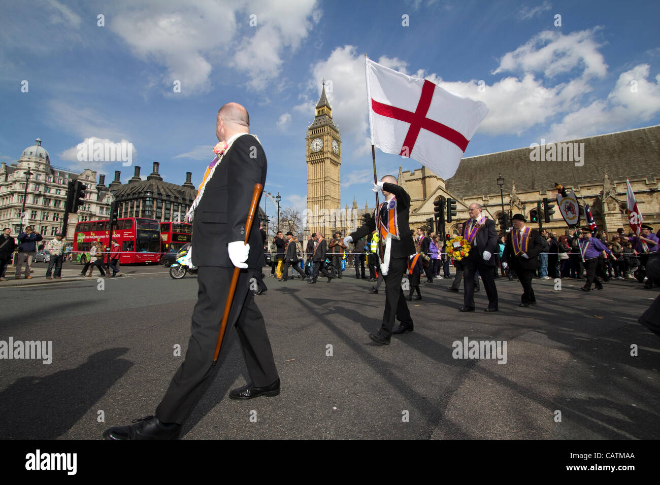 Orangemen carrying banner at parade hi-res stock photography and images ...
