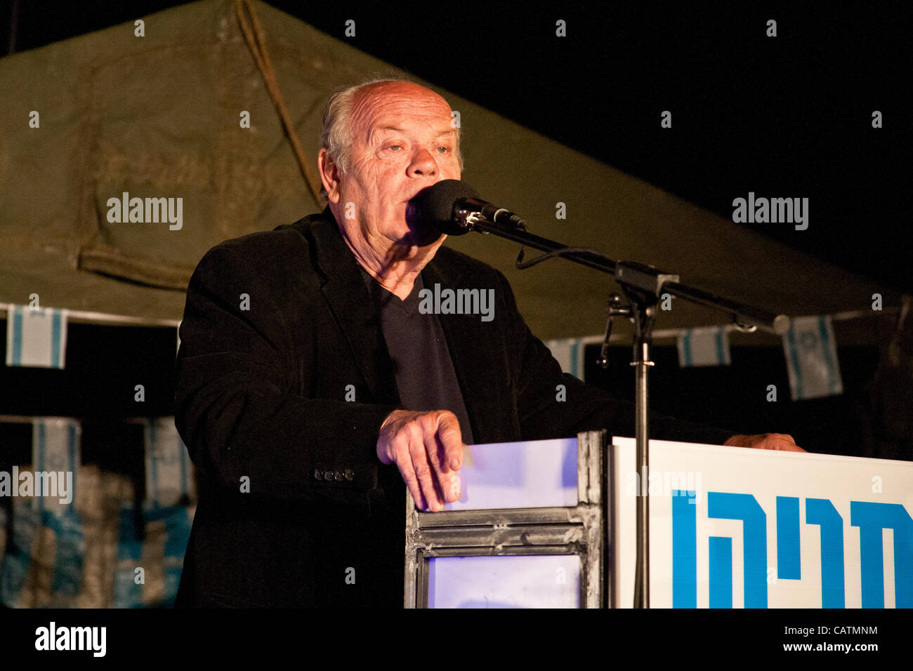 Israeli actor Shlomo Vishinsky addresses audience at “Draft For All ...