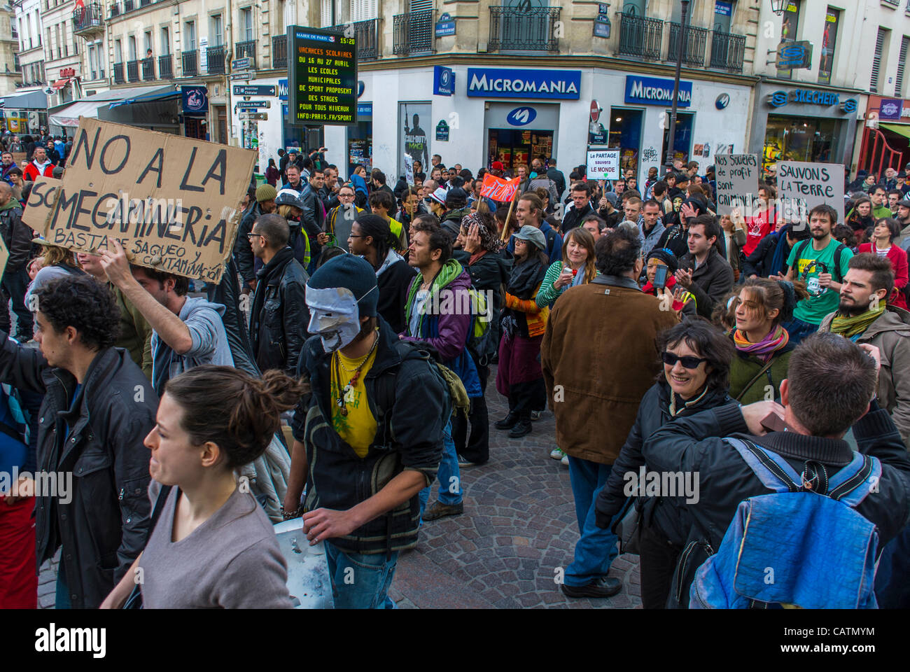 Paris, France, Crowd of Teenagers Marching at "Indignants ...