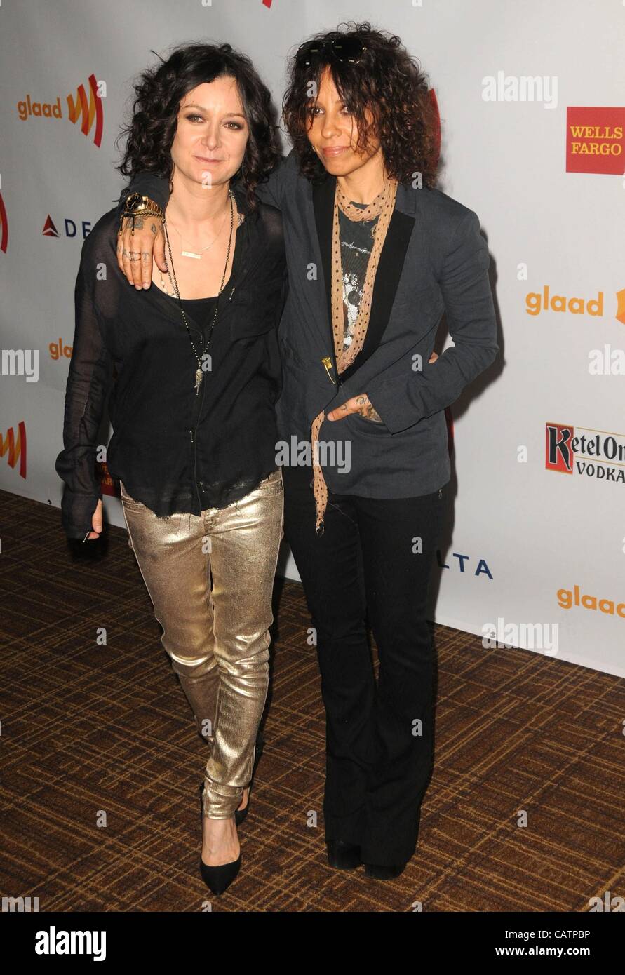 Sara gilbert and linda perry hi-res stock photography and images - Alamy