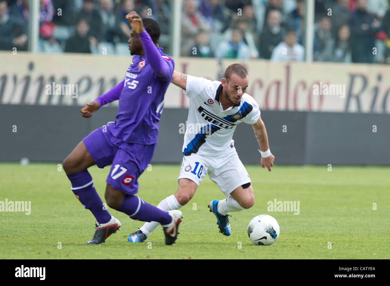 Amidu Salifu (Fiorentina), Wesley Sneijder (Inter), APRIL 22, 2012 ...