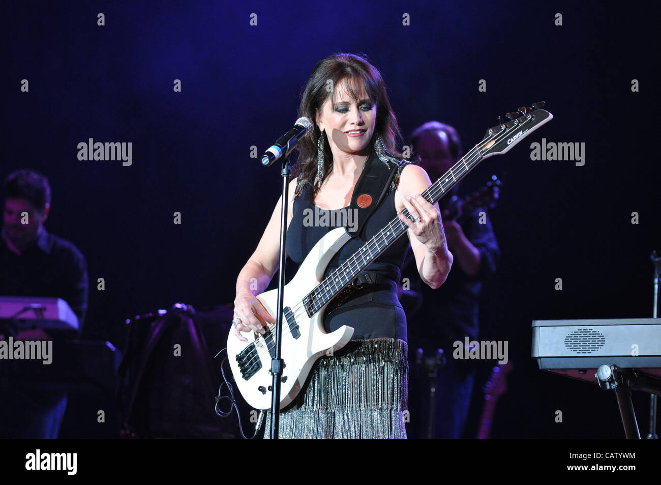 Louise mandrell hi-res stock photography and images - Alamy