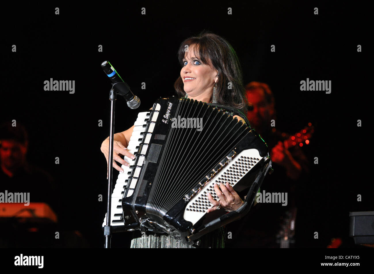 Louise mandrell hi-res stock photography and images - Alamy