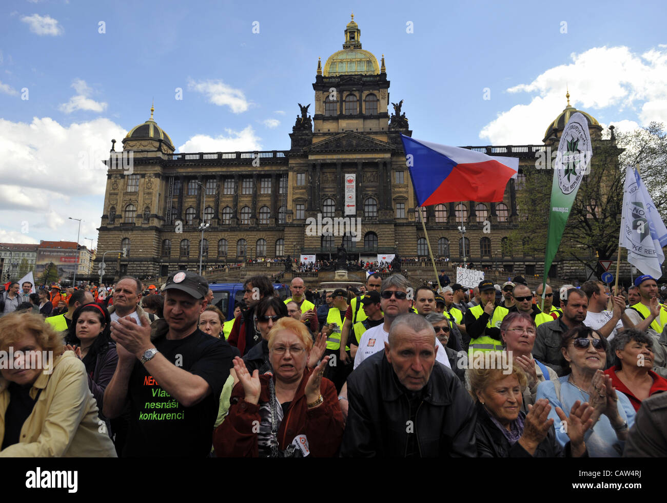 Tens of thousands of people join the protest march opening an anti ...