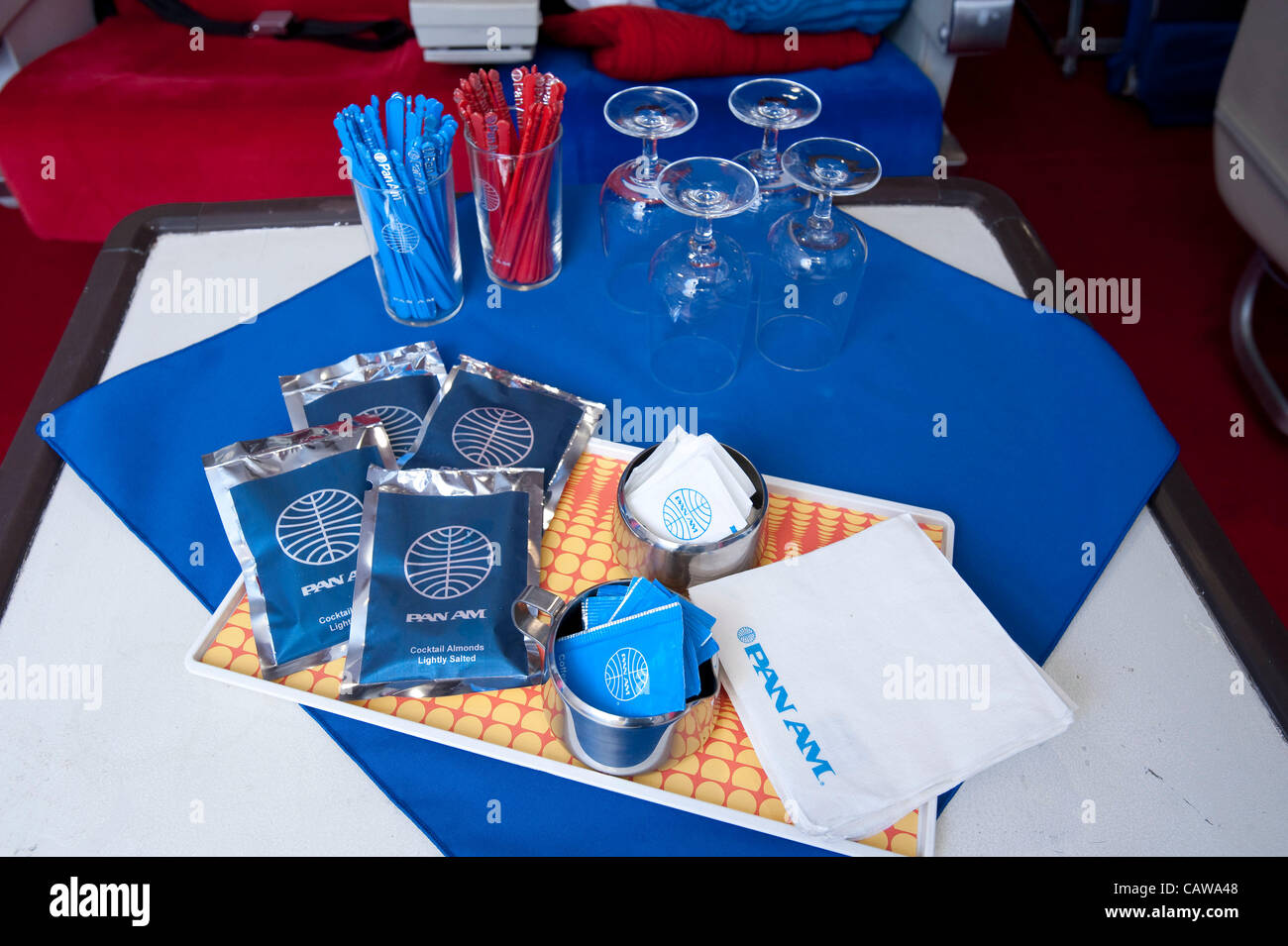 Anthony Toth has built a vintage Pan Am 747 1st class cabin in his ...