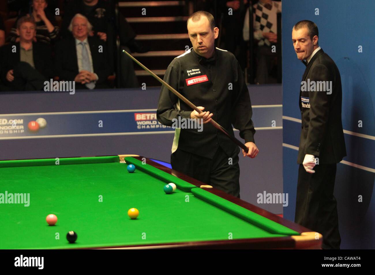 25.04.2012, Sheffield, England. Mark Williams with difficult snooker to ...