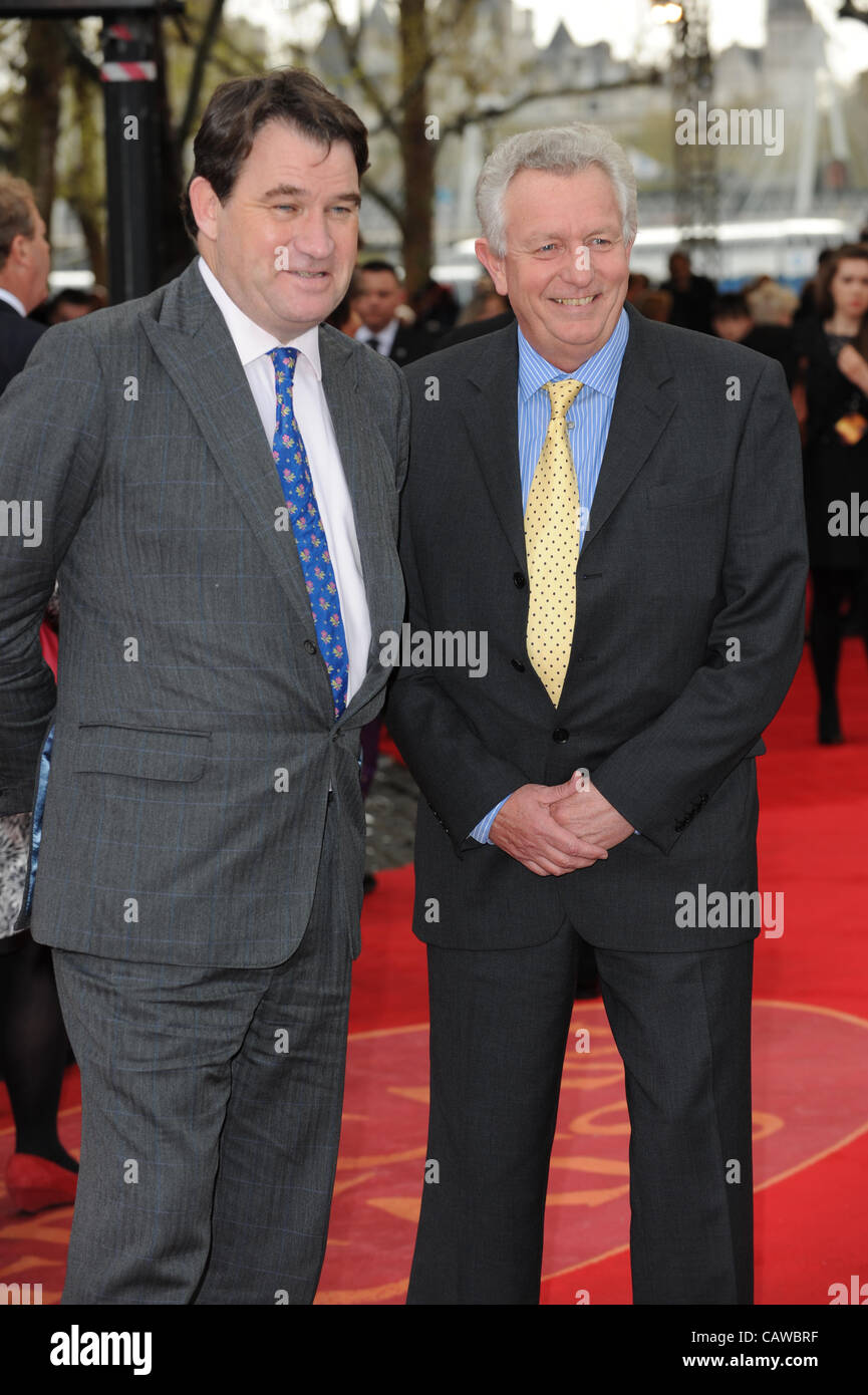 ALASTAIR FOTHERGILL & KEITH SCHOLEY DIRECTORS THE AFRICAN CATS FILM ...