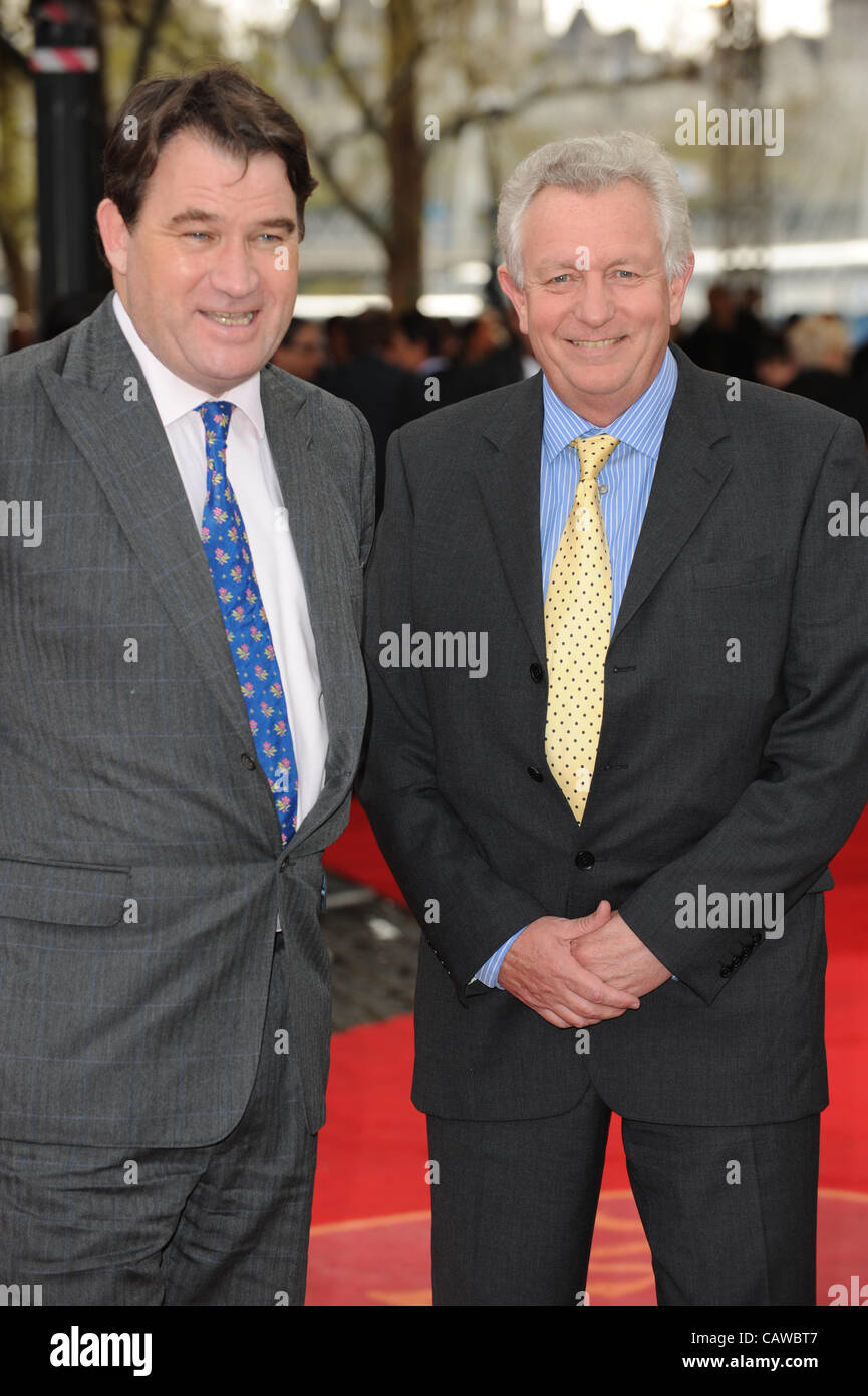 ALASTAIR FOTHERGILL & KEITH SCHOLEY DIRECTORS THE AFRICAN CATS FILM ...