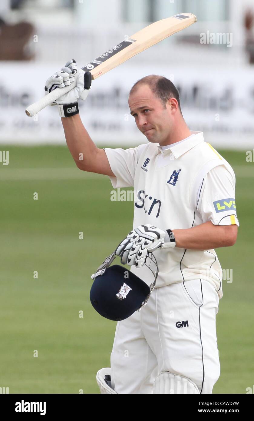 Jonathon Trott celebrates his century during the LV Division 1 ...