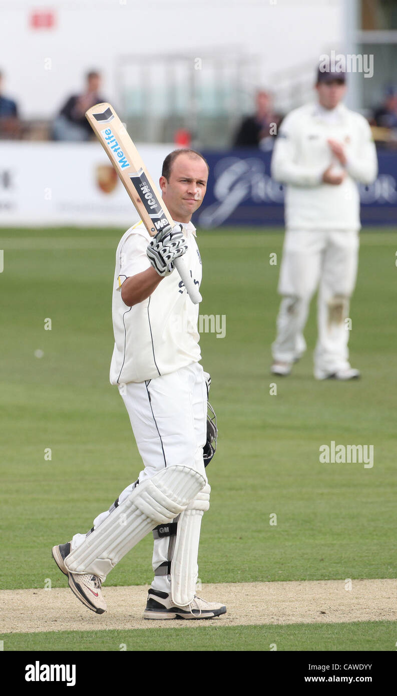 Jonathon Trott celebrates his century during the LV Division 1 ...