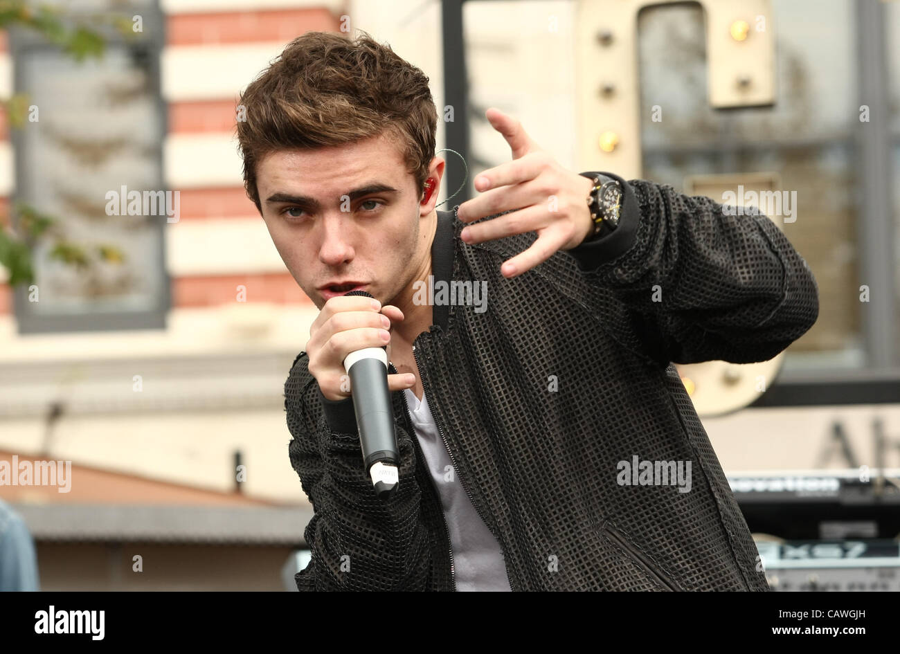 NATHAN SYKES THE WANTED. PERFORM FOR EXTRA TV LOS ANGELES CALIFORNIA ...