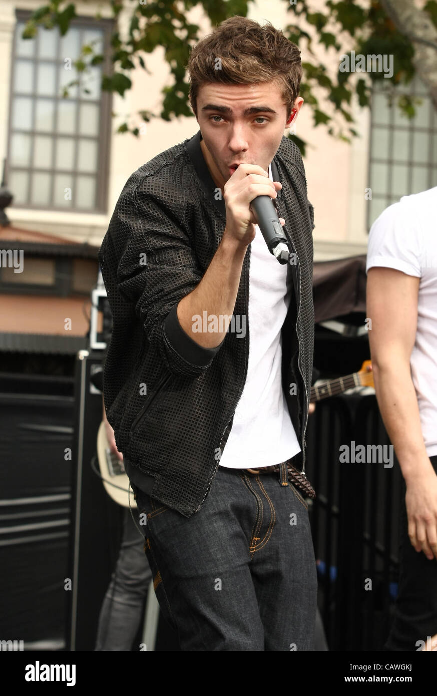 NATHAN SYKES THE WANTED. PERFORM FOR EXTRA TV LOS ANGELES CALIFORNIA ...