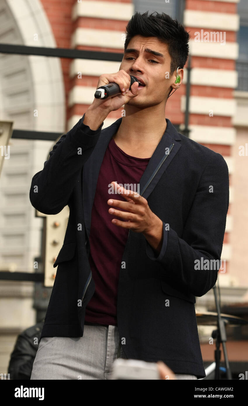 SIVA KANESWARAN THE WANTED. PERFORM FOR EXTRA TV LOS ANGELES CALIFORNIA ...